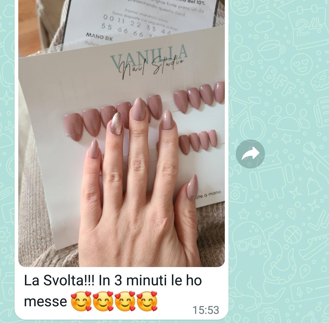 Vanilla Nail Studio unghie finte press on Italia